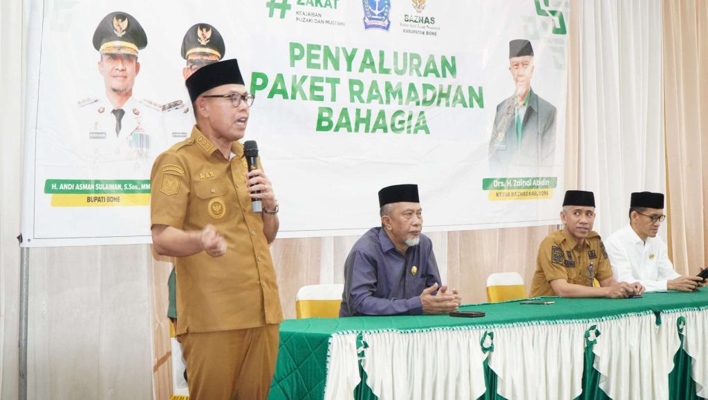 Wakil Bupati Bone Andi Akmal Pasluddin Berikan Bantuan kepada Penyandang Disabilitas dalam ...